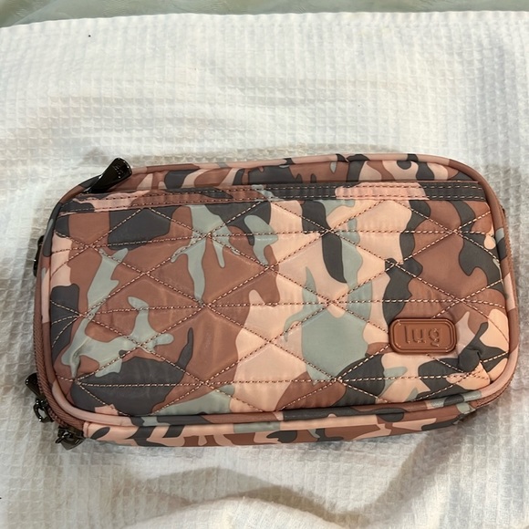 lug | Bags | Like New Lug Roundabout Convertible Crossbody In Camo Rose ...